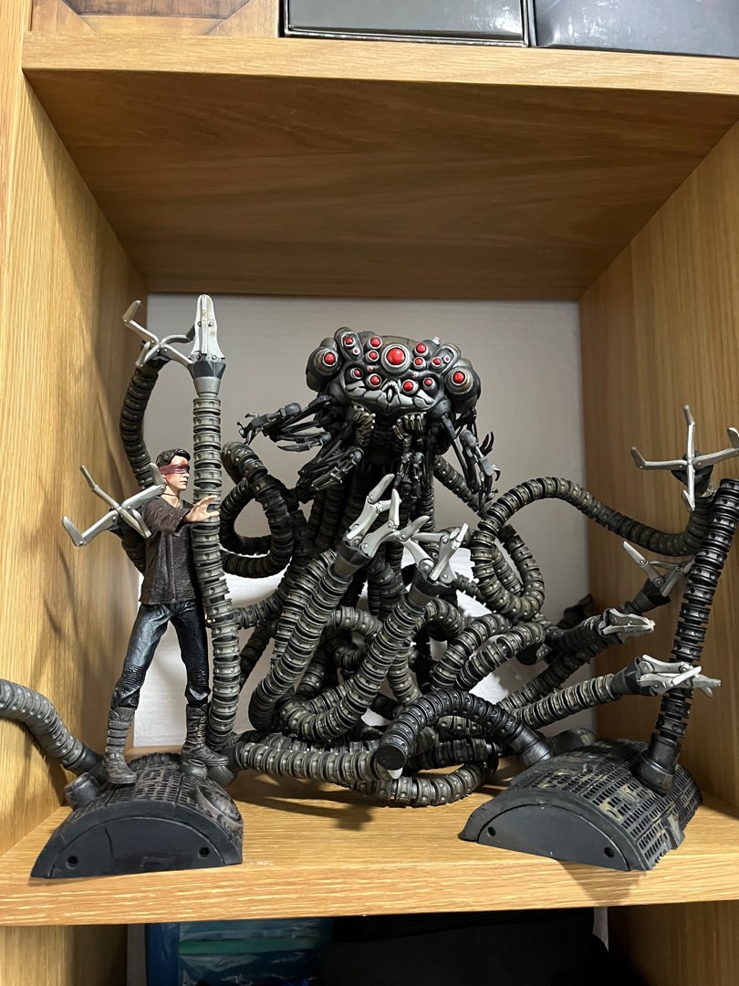 Matrix Neo and sentinel McFarlane neca, Hobbies & Toys, Toys & Games on ...