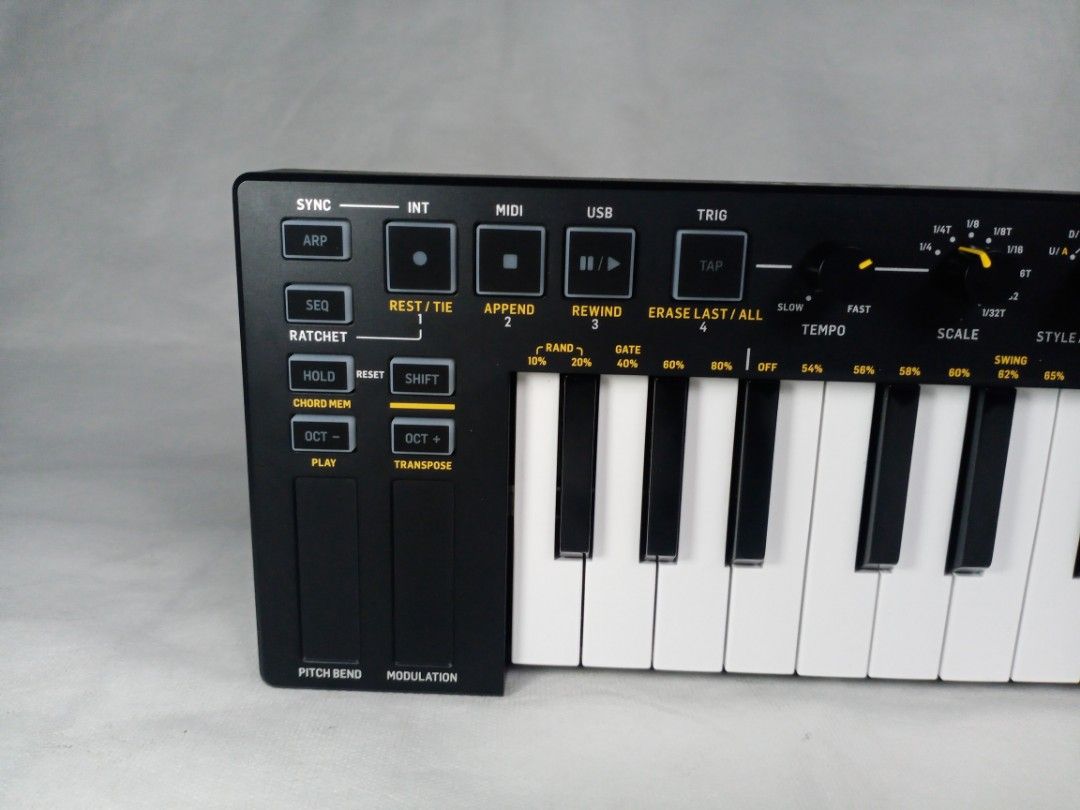 MIDI CONTROLLER BEHRINGER SWING SEQUENCER 32 KEY ARTURIA KEYSTEP KILLER ...