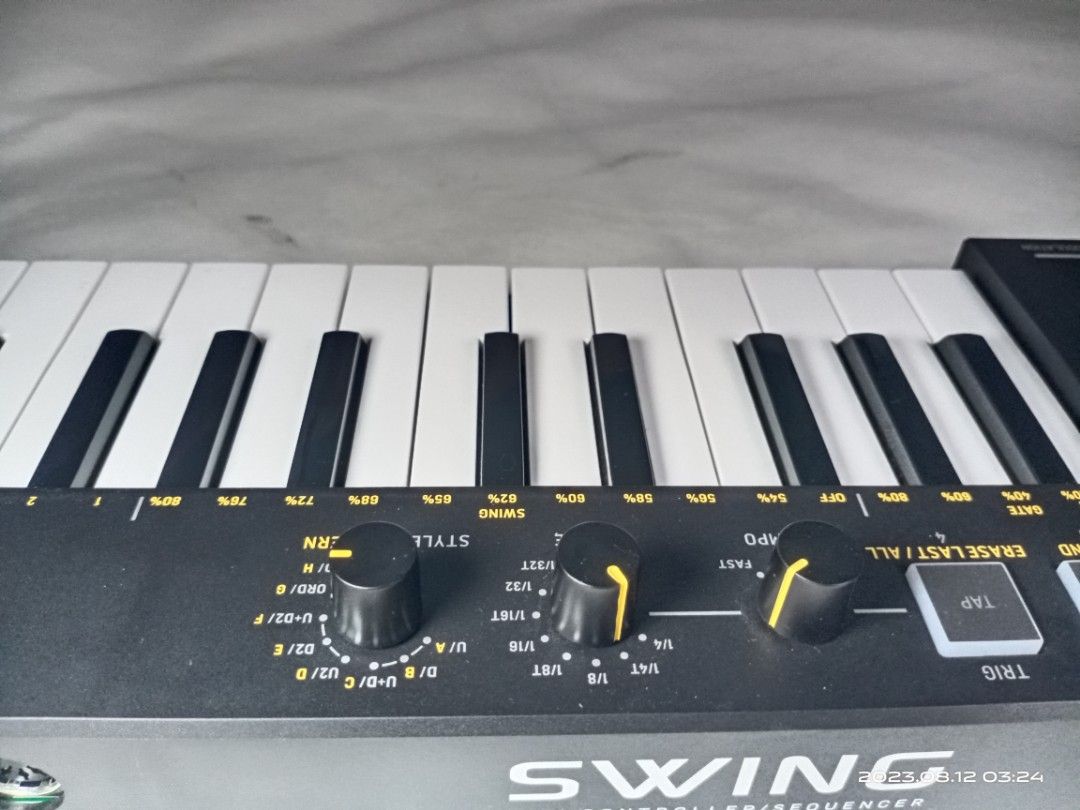 MIDI CONTROLLER BEHRINGER SWING SEQUENCER 32 KEY ARTURIA KEYSTEP KILLER ...