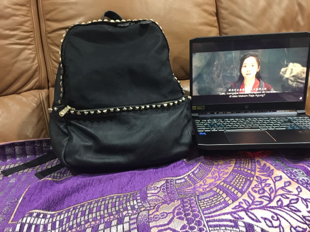 Miu Miu Large Backpack in Black Studded Leather Limited Edition, Barang ...