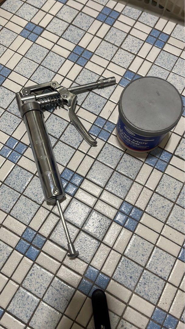 Moulton TSR SST etc grease gun and Comma grease maintenance kit, Sports ...