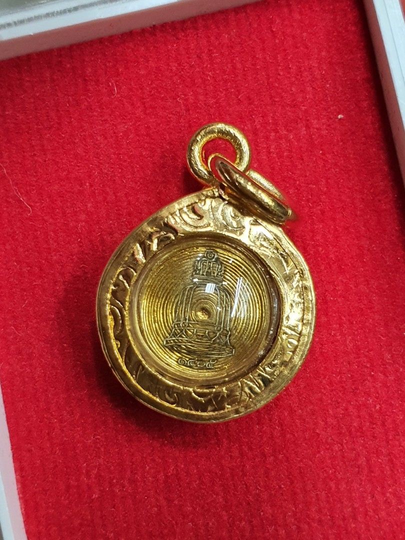 Palod Kin Thong Thai Amulet, Hobbies & Toys, Memorabilia & Collectibles ...