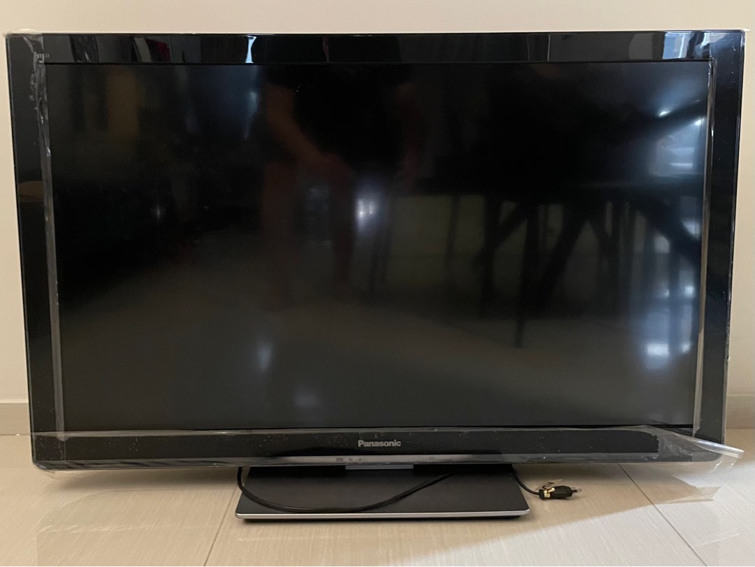 Panasonic TH-L42U30s 42" Multi System LCD TV, TV & Home Appliances, TV ...