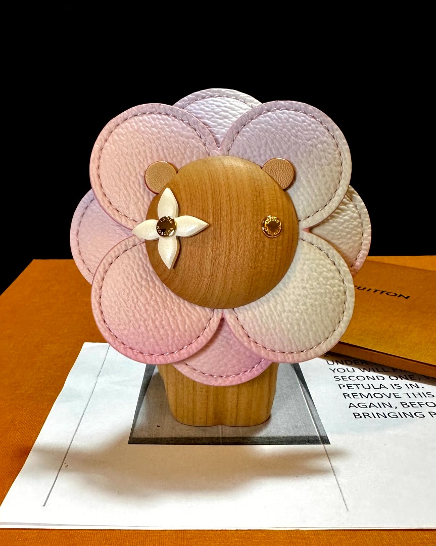 Louis Vuitton Petula Mermaid Mini, 興趣及遊戲, 收藏品及紀念品, 明星周邊 - Carousell