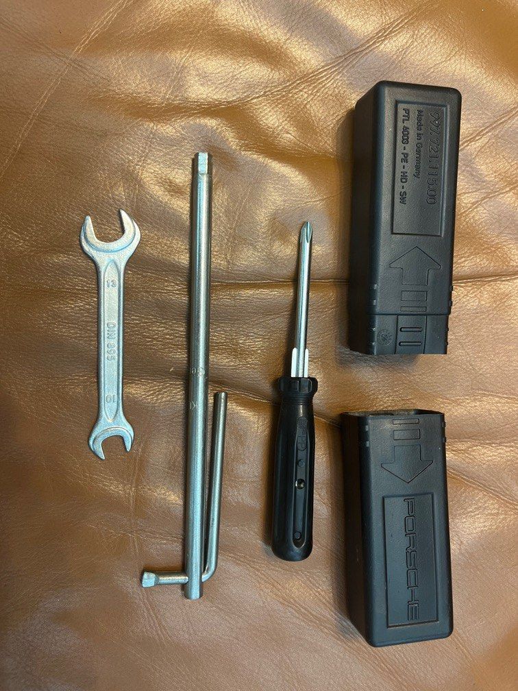 Porsche tool kit, light version for GT3, 997, 興趣及遊戲, 收藏品及紀念品, 古董收藏 ...