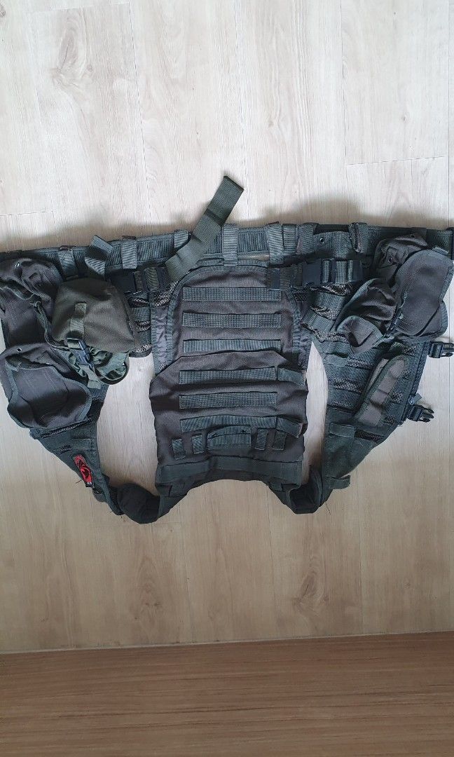 Singapore Army (SAF) Load bearing Vest, Hobbies & Toys, Memorabilia ...