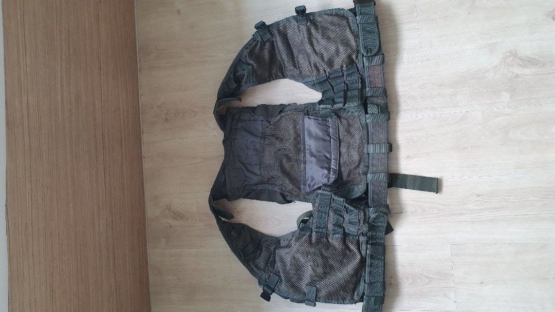 Singapore Army (SAF) Load bearing Vest, Hobbies & Toys, Memorabilia ...