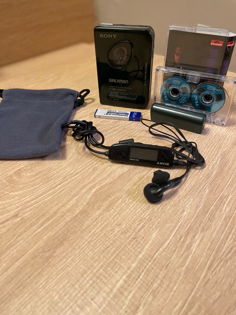 日本製Sony wm-Ex909墨綠 雙磁頭 DBB板Walkman, 音響器材, 音樂播放裝置 MP3及CD Player - Carousell