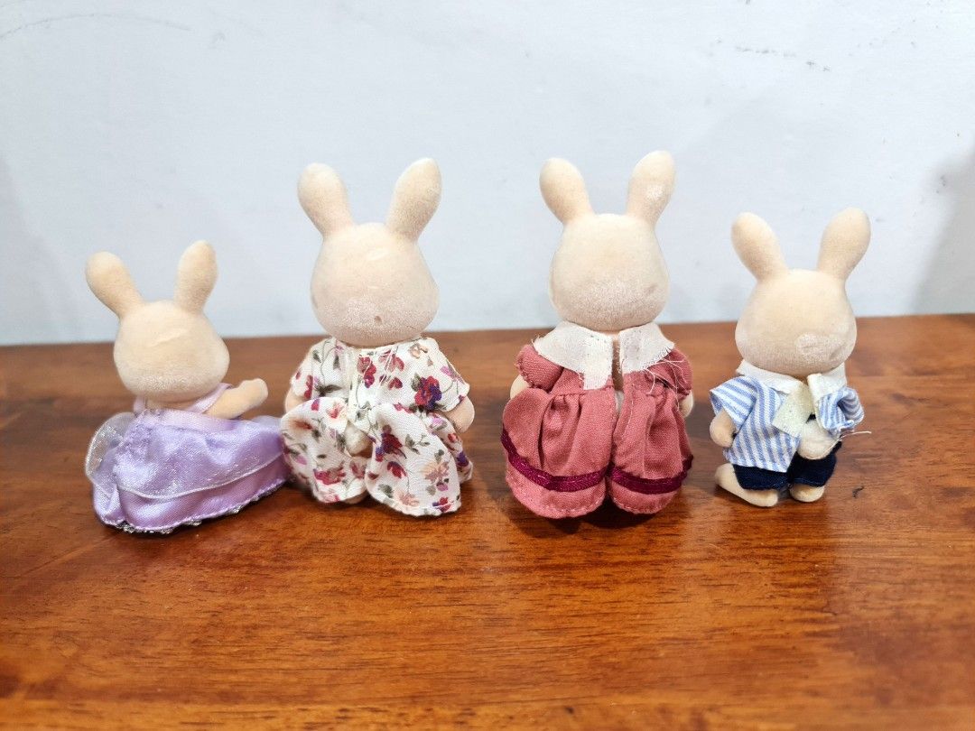 Sylvanian Families Champagne Hopkins Rabbit Family, Hobbies & Toys ...