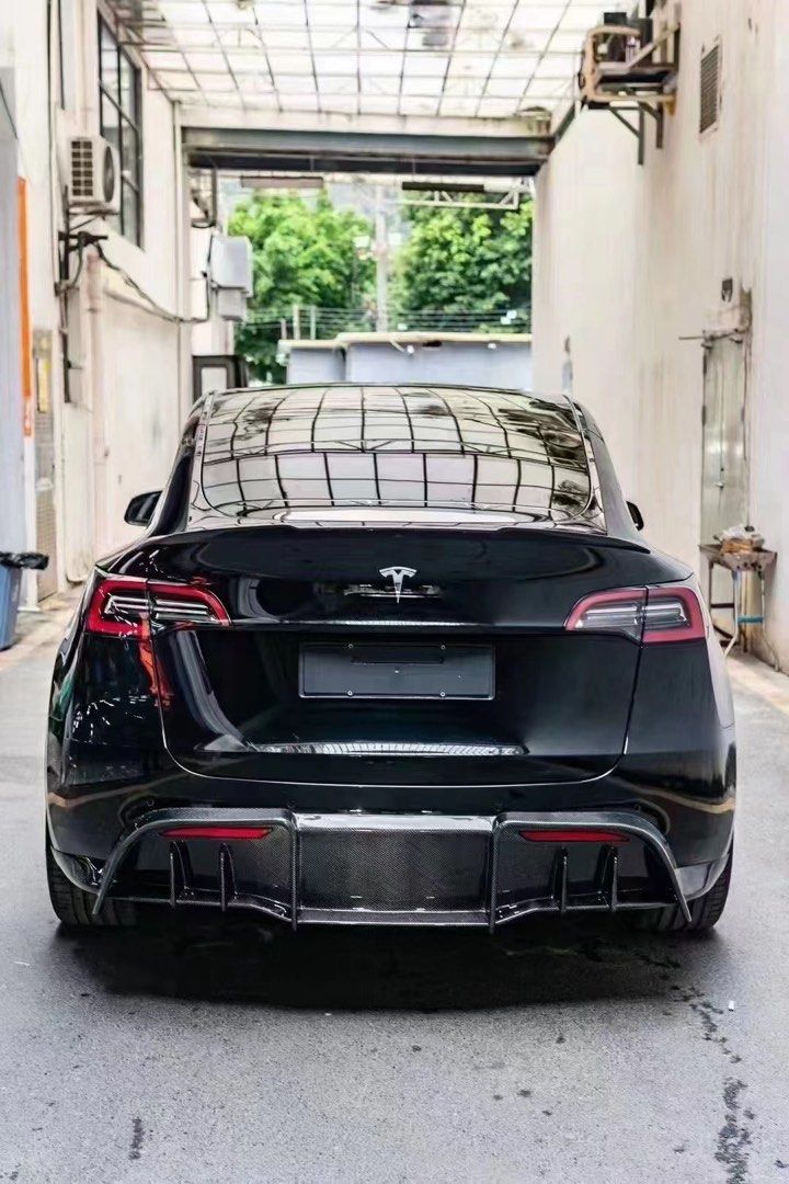 Tesla Model Y ADRO Carbon Body Kit, 汽車配件, 改裝、內外零件 - Carousell