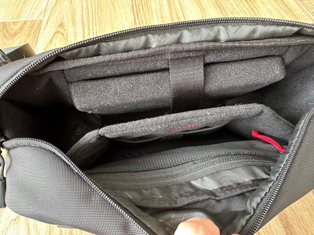 Tomtoc Arcos Steam Deck Travel Bag, Men's Fashion, Bags, Sling Bags on ...