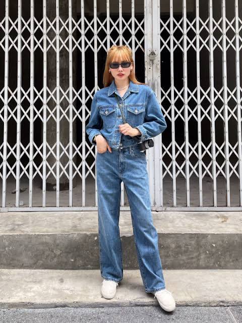 UNIQLO Denim crop jacket on Carousell