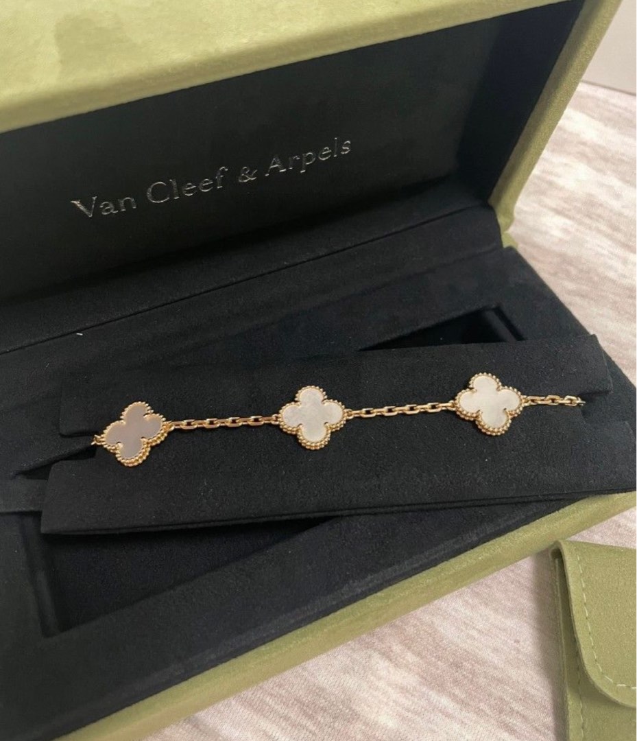 VCA bracelet MOP 5 Motif, Women's Fashion, Jewelry & Organisers ...