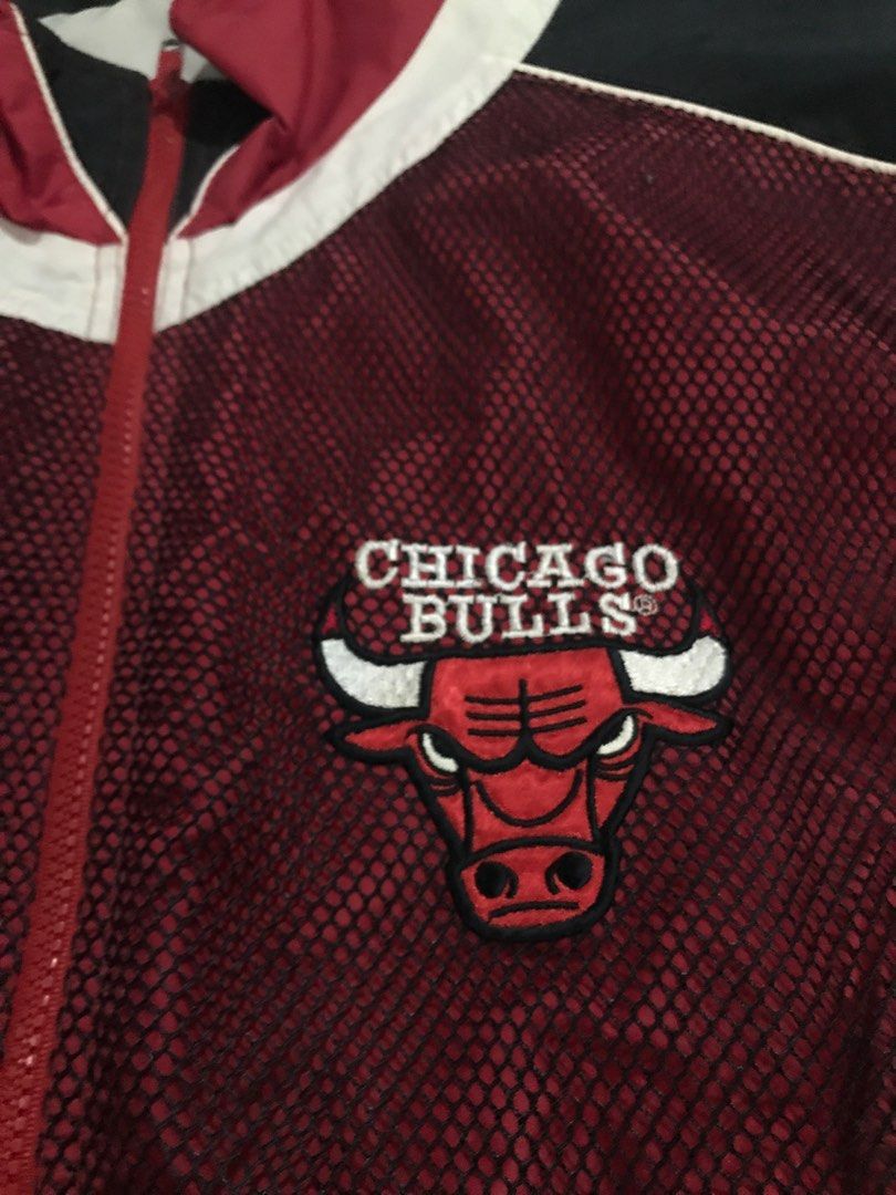 Vintage CHICAGO BULLS Windbreaker by PRO PLAYER, Men's Fashion, Coats, Jackets and Outerwear on ...