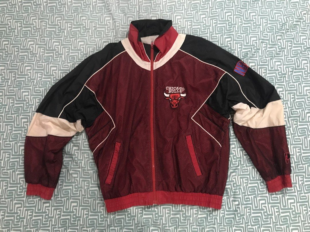 Vintage CHICAGO BULLS Windbreaker by PRO PLAYER, Men's Fashion, Coats, Jackets and Outerwear on ...