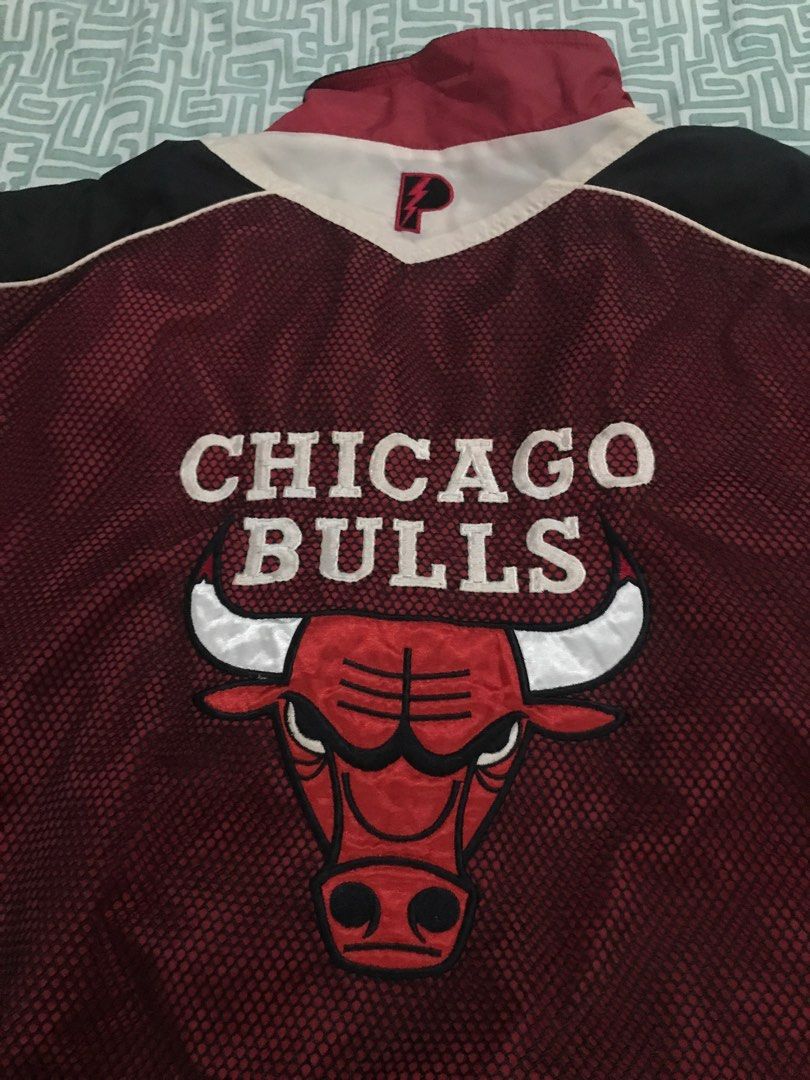Vintage CHICAGO BULLS Windbreaker by PRO PLAYER, Men's Fashion, Coats, Jackets and Outerwear on ...