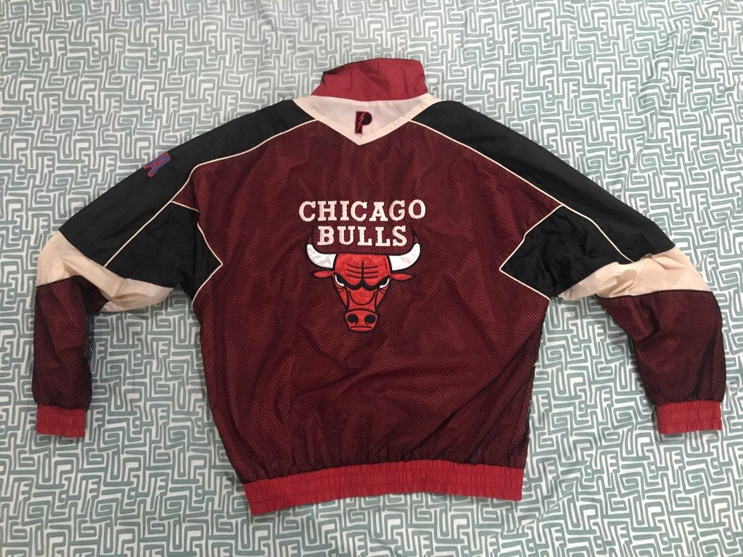 Vintage CHICAGO BULLS Windbreaker by PRO PLAYER, Men's Fashion, Coats, Jackets and Outerwear on ...