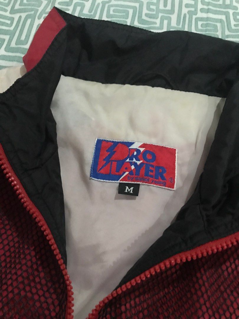 Vintage CHICAGO BULLS Windbreaker by PRO PLAYER, Men's Fashion, Coats, Jackets and Outerwear on ...