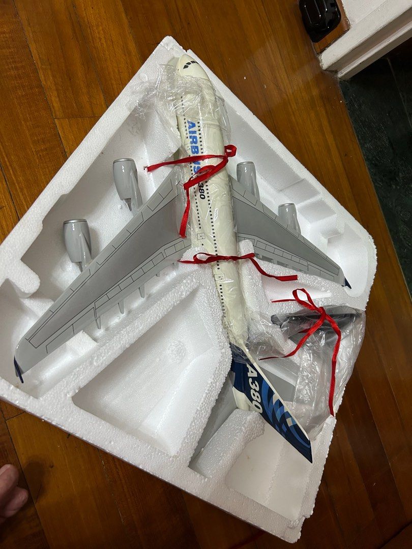 48cm resin plane model Qantas, Hobbies & Toys, Memorabilia ...