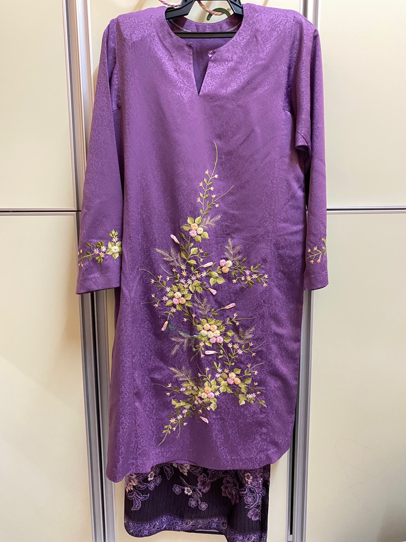 Baju Kurung Tradisional Berpesak Bersulam Custom Made, Women's Fashion ...
