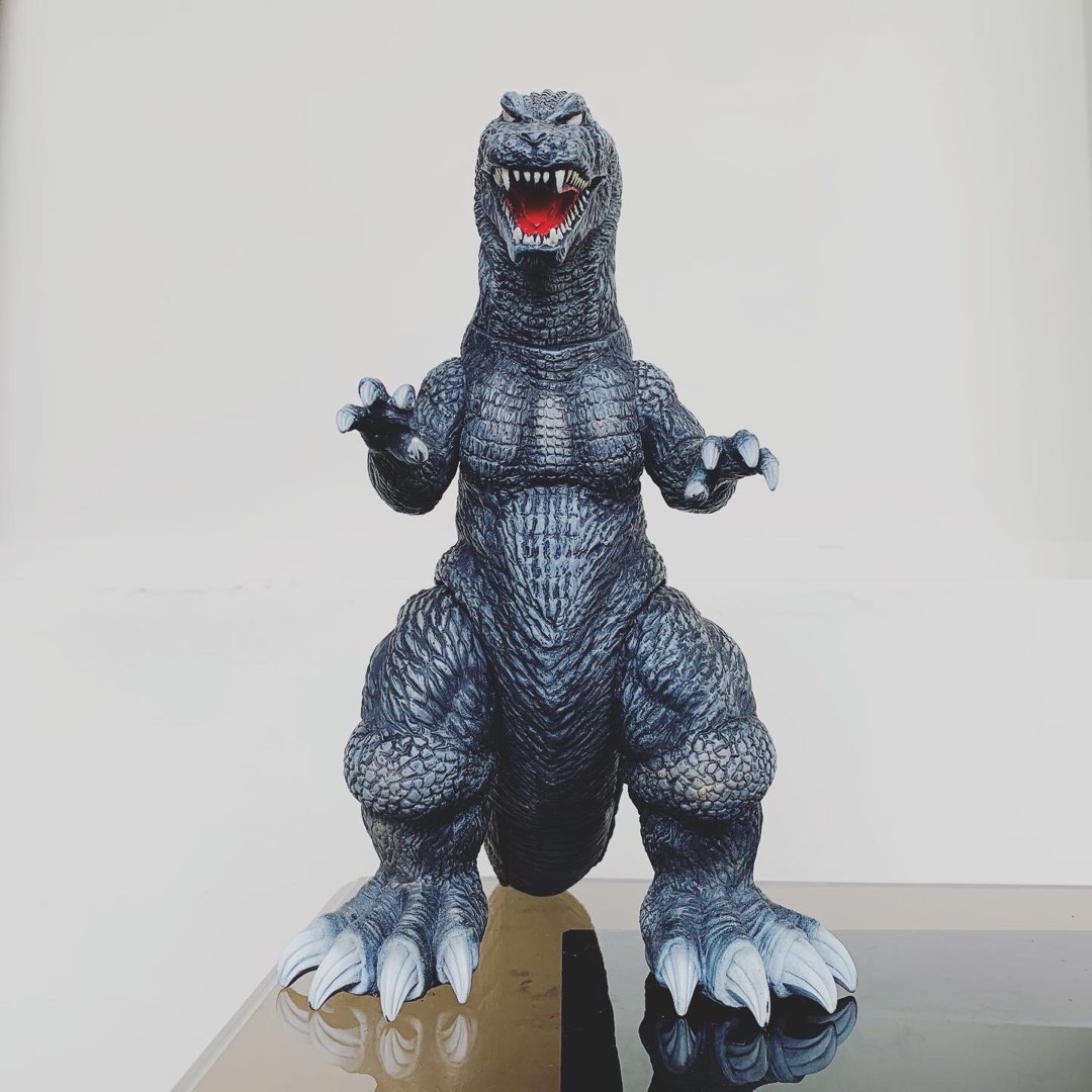 バンダイ｜BANDAI ムービーモンスターシリーズ ゴジラ 2002 GMK 白眼哥吉拉, 書籍、休閒與玩具, 玩具、公仔、桌遊在旋轉拍賣