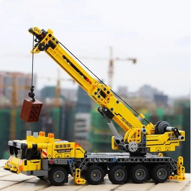 665pcs Lego Technic like Truck, Hobbies & Toys, Toys & Games on Carousell