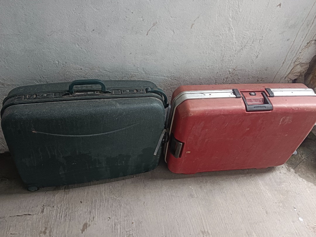 Classic maleta, Hobbies & Toys, Travel, Luggage on Carousell
