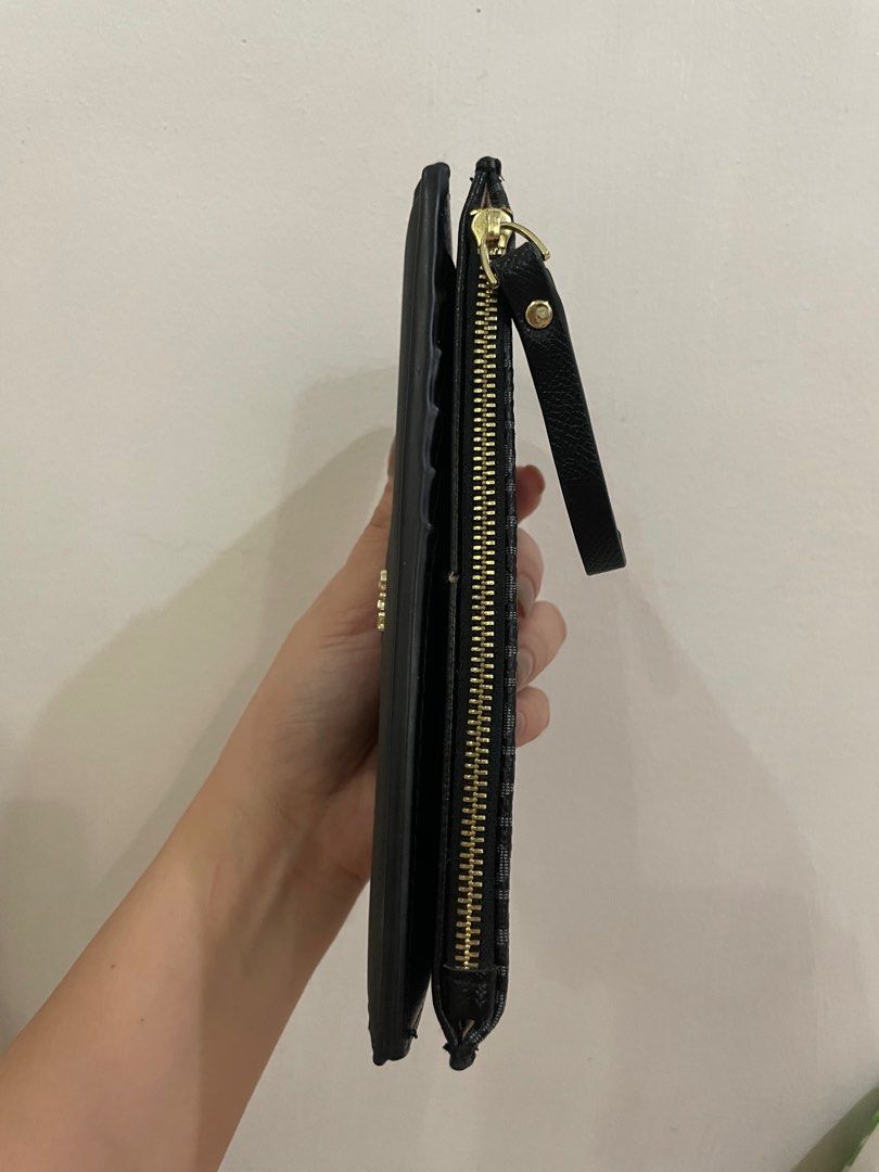 CLN long wallet on Carousell