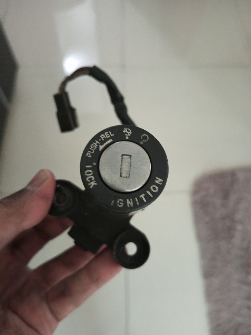 Duke 200 key lock set, Motorcycles, Motorcycle Accessories on Carousell