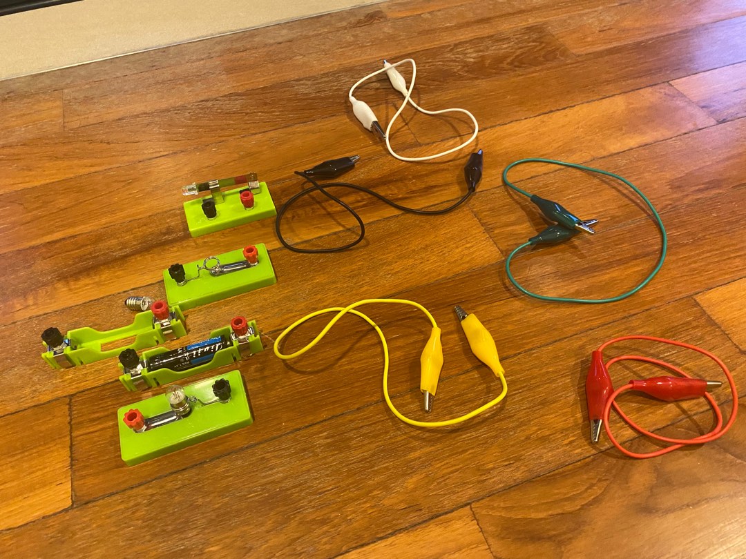Electrical circuit and bulbs, Hobbies & Toys, Toys & Games on Carousell