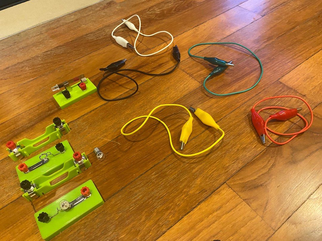 Electrical circuit and bulbs, Hobbies & Toys, Toys & Games on Carousell