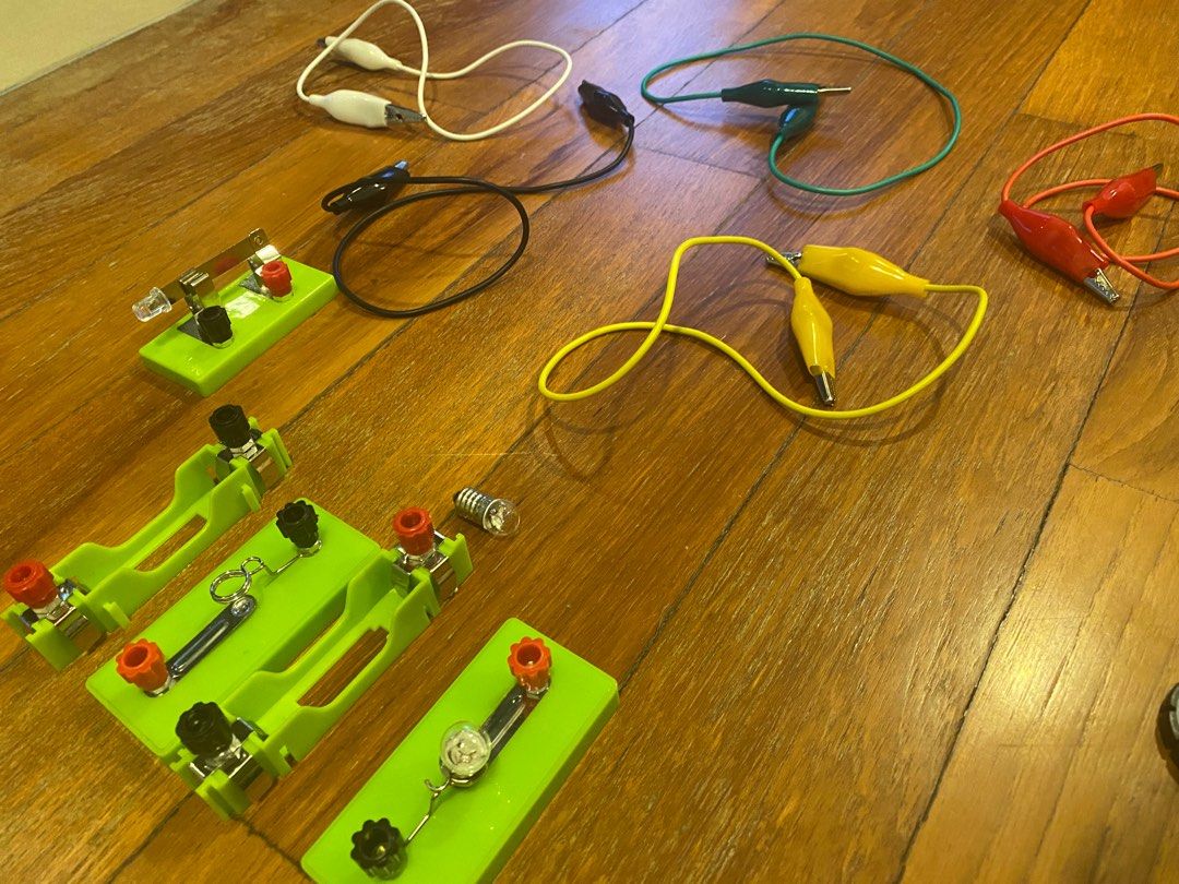 Electrical circuit and bulbs, Hobbies & Toys, Toys & Games on Carousell