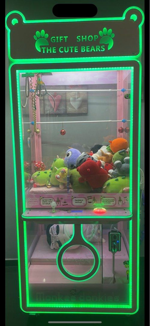 Full Glass Claw Machine, Hobbies & Toys, Toys & Games on Carousell