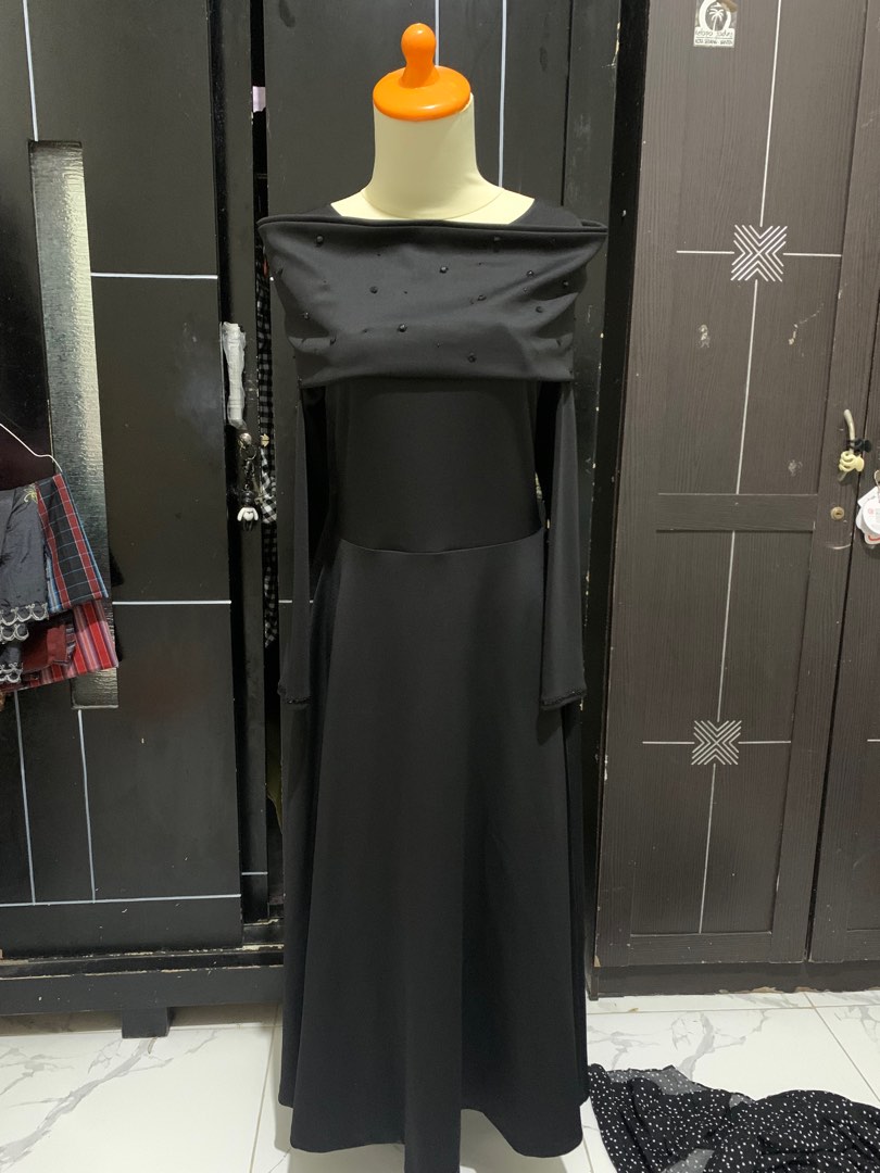 Gaun black, Fesyen Wanita, Pakaian Wanita, Gaun & Rok di Carousell