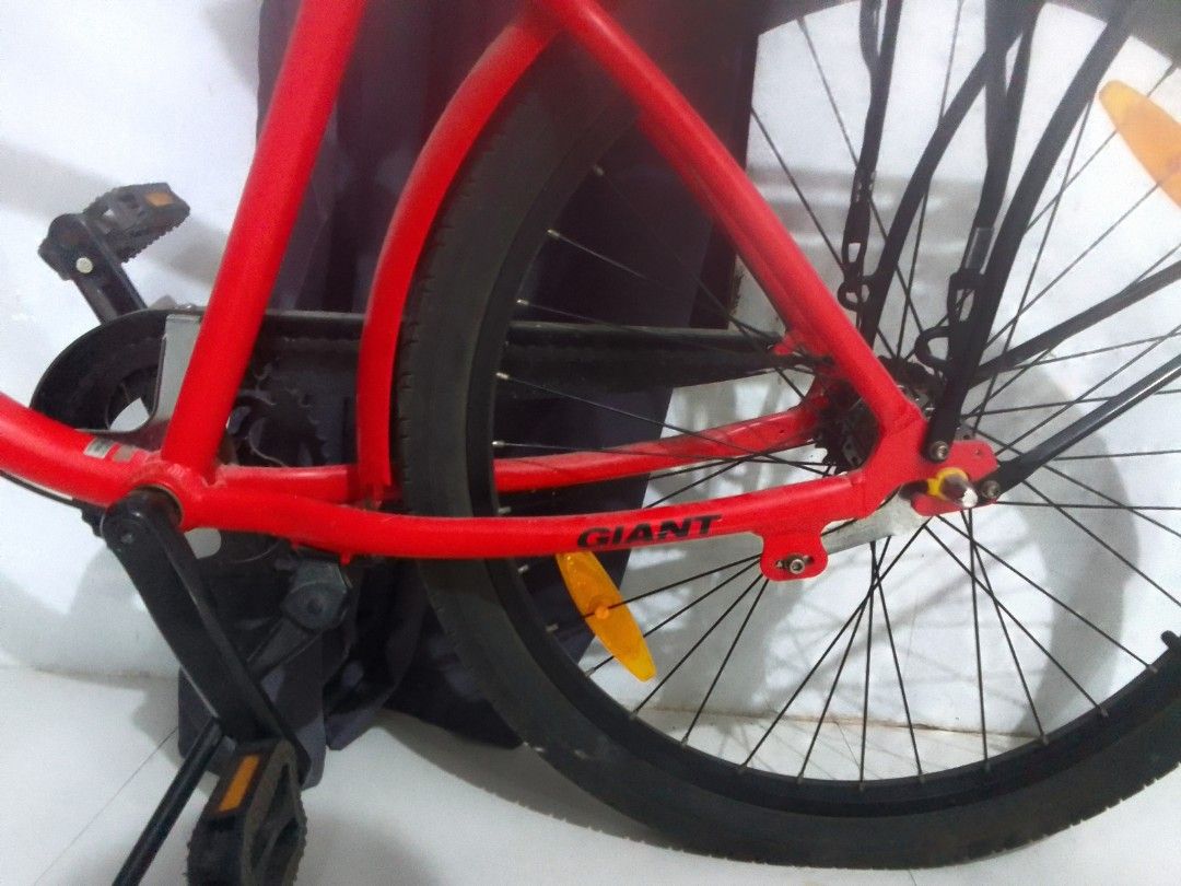 Giant Simple Three Cruiser Bike (Red) on Carousell