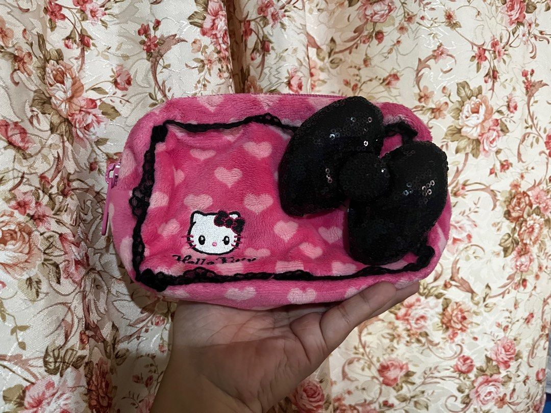 Hello kitty USJ pouch on Carousell