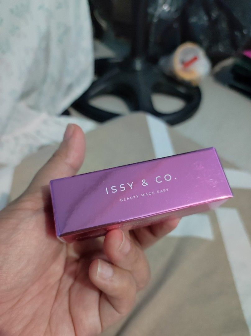 ISSY OFF DUTY LIP OIL, Beauty & Personal Care, Face, Makeup on Carousell