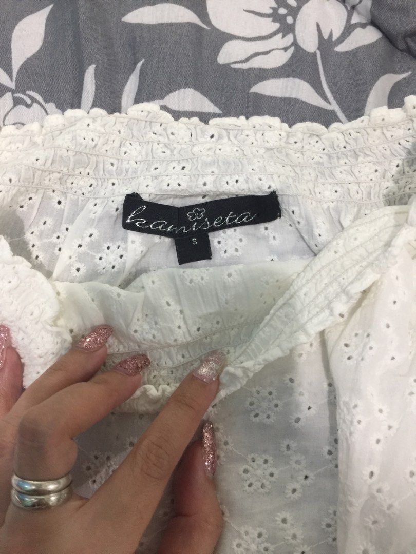 kamiseta islet off shouler, Women's Fashion, Tops, Blouses on Carousell
