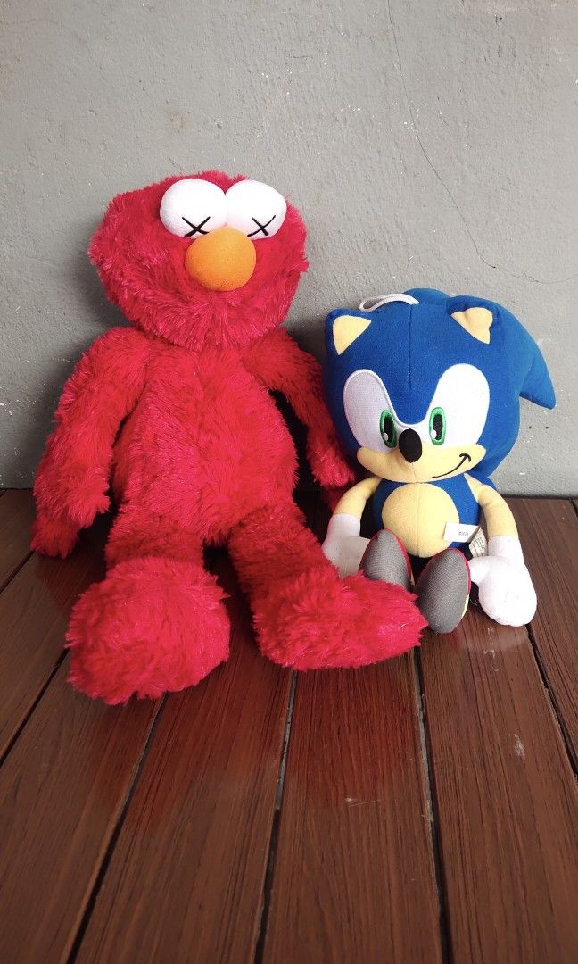 Kaws sesame street (uniqlo) sonic (sega), Hobbies & Toys, Toys & Games ...