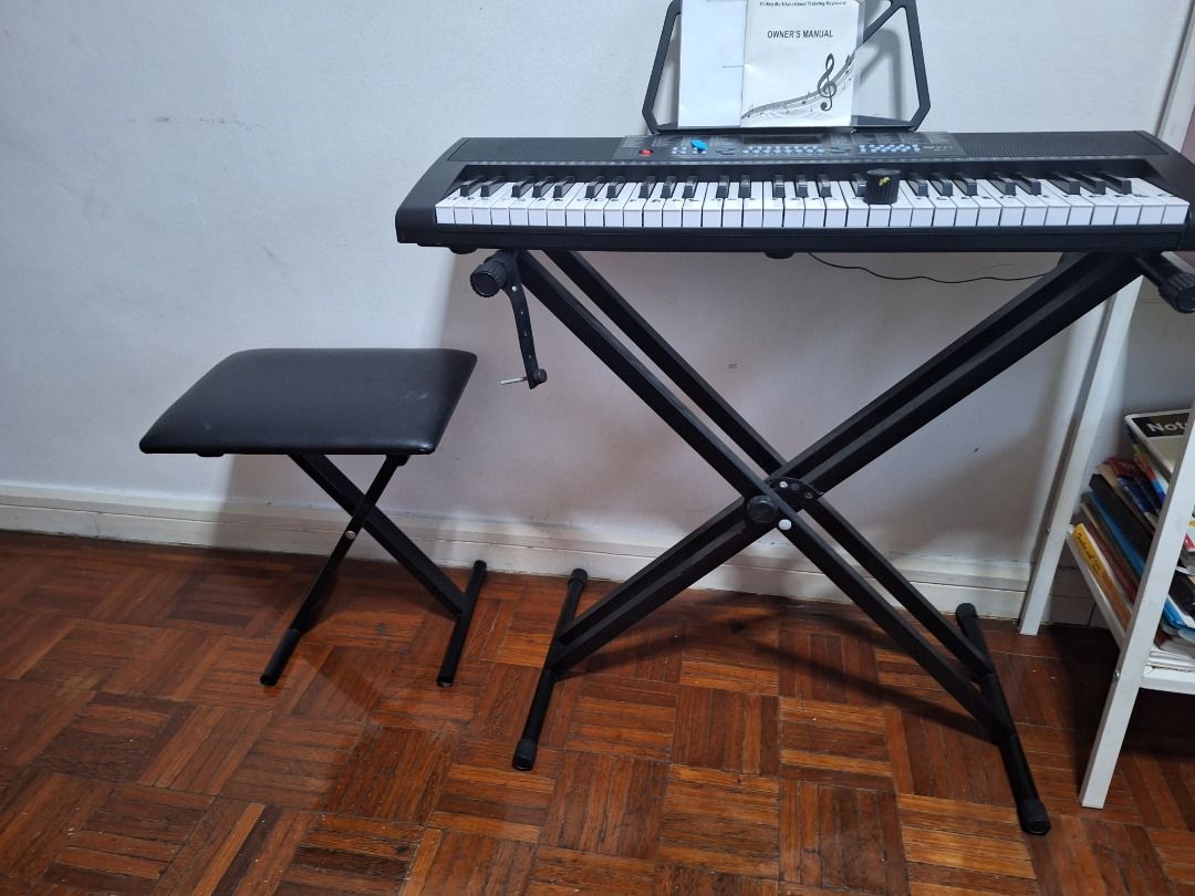 Keyboard with stool, Hobbies & Toys, Music & Media, Musical Instruments ...