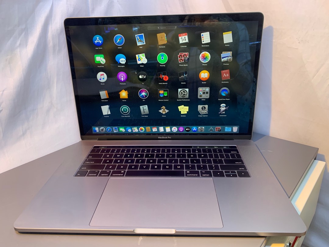 MacBook Pro 2016 15-inches TouchBar intel i7 16gb Memory 1TB Storage on ...