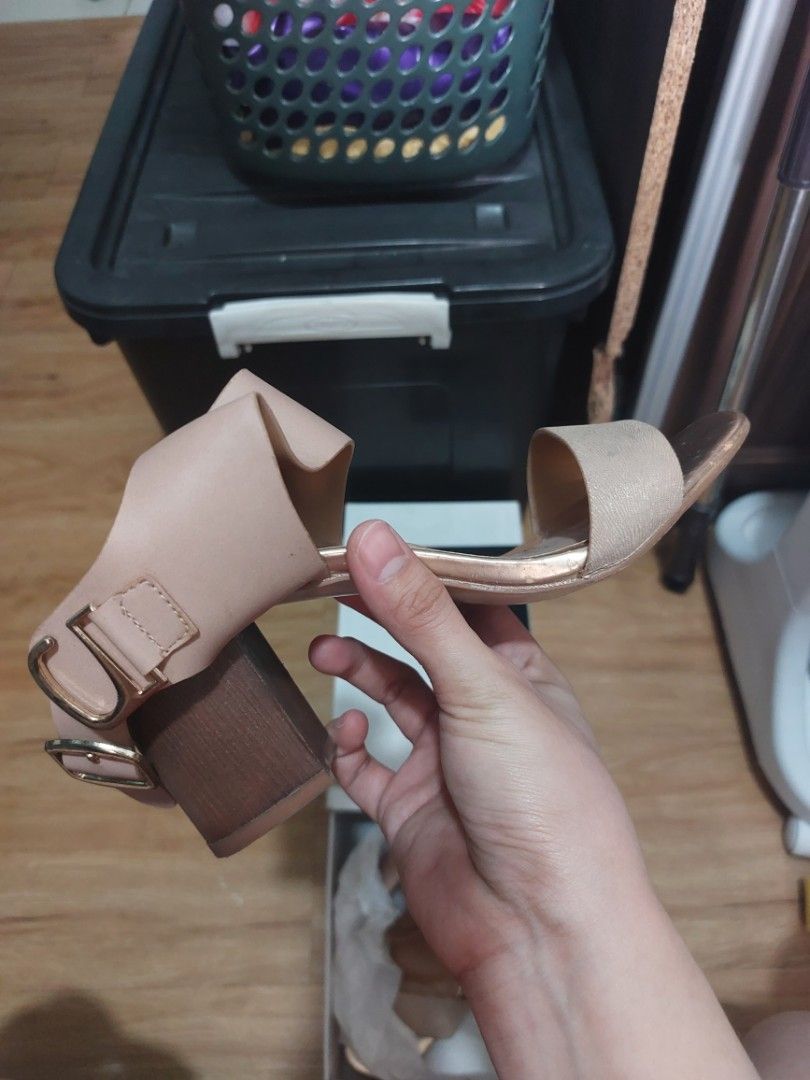 Mendrez pink heels on Carousell