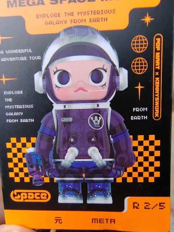 Molly 100% series 2 secret Meta, Hobbies & Toys, Memorabilia ...
