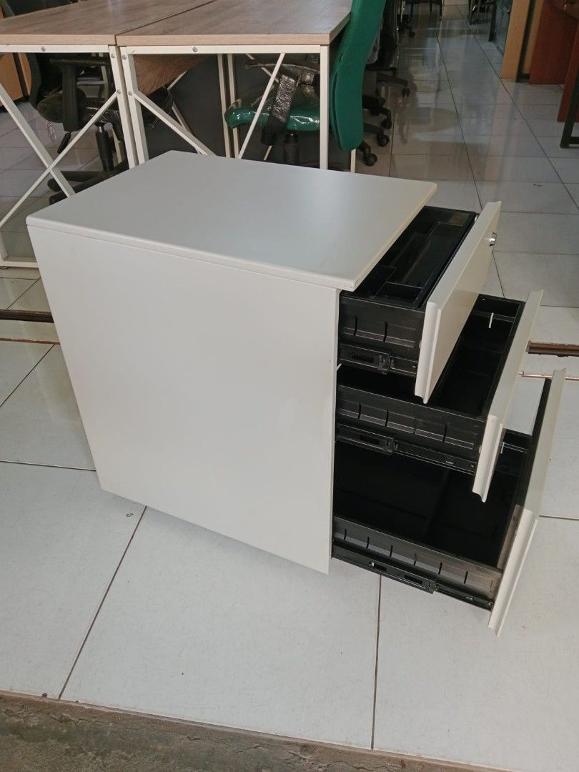 nakas drawer besi kantor, Perabotan Rumah di Carousell