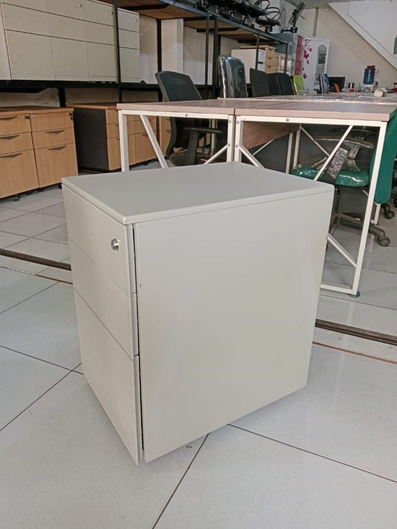 nakas drawer besi kantor, Perabotan Rumah di Carousell