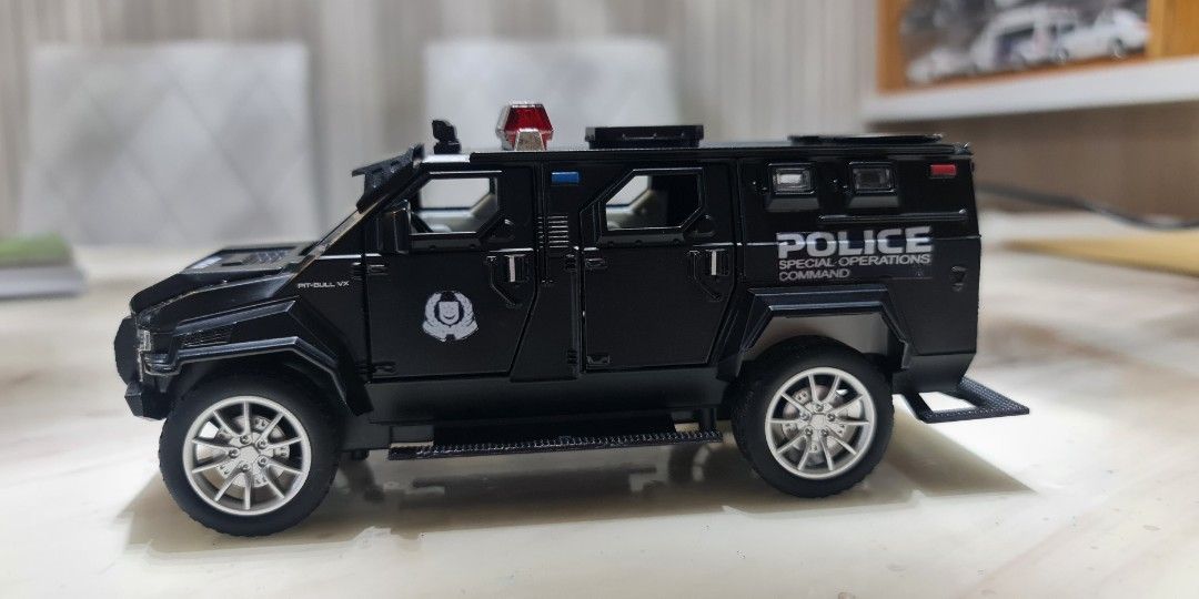 Police Car Scale 1:32 with 04 figures, Hobbies & Toys, Toys & Games on ...
