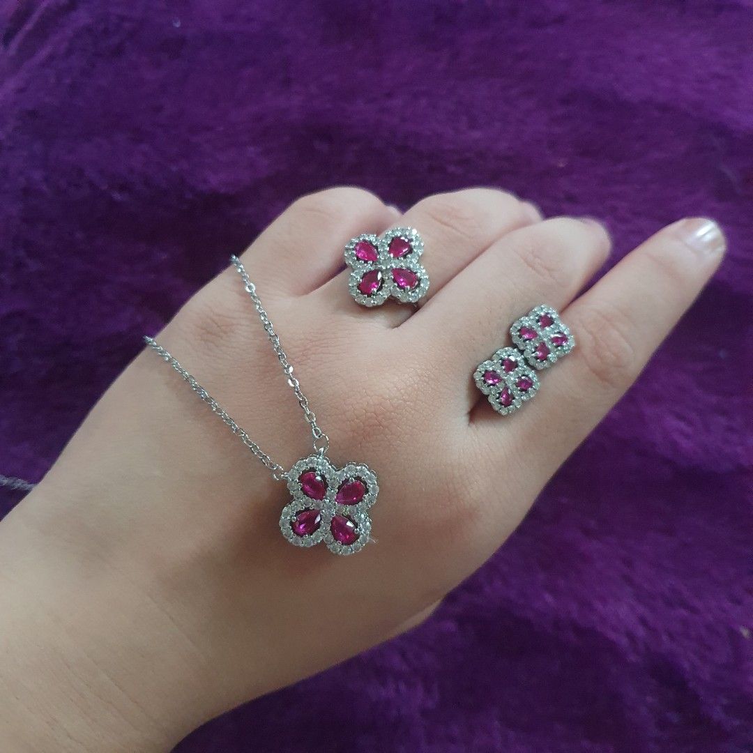 Ruby Clover Set on Carousell