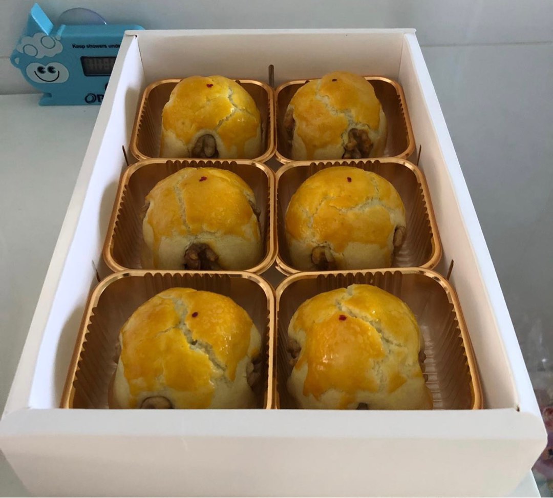 Shanghai walnut mooncake (whole yolk), Food & Drinks, Homemade Bakes on ...