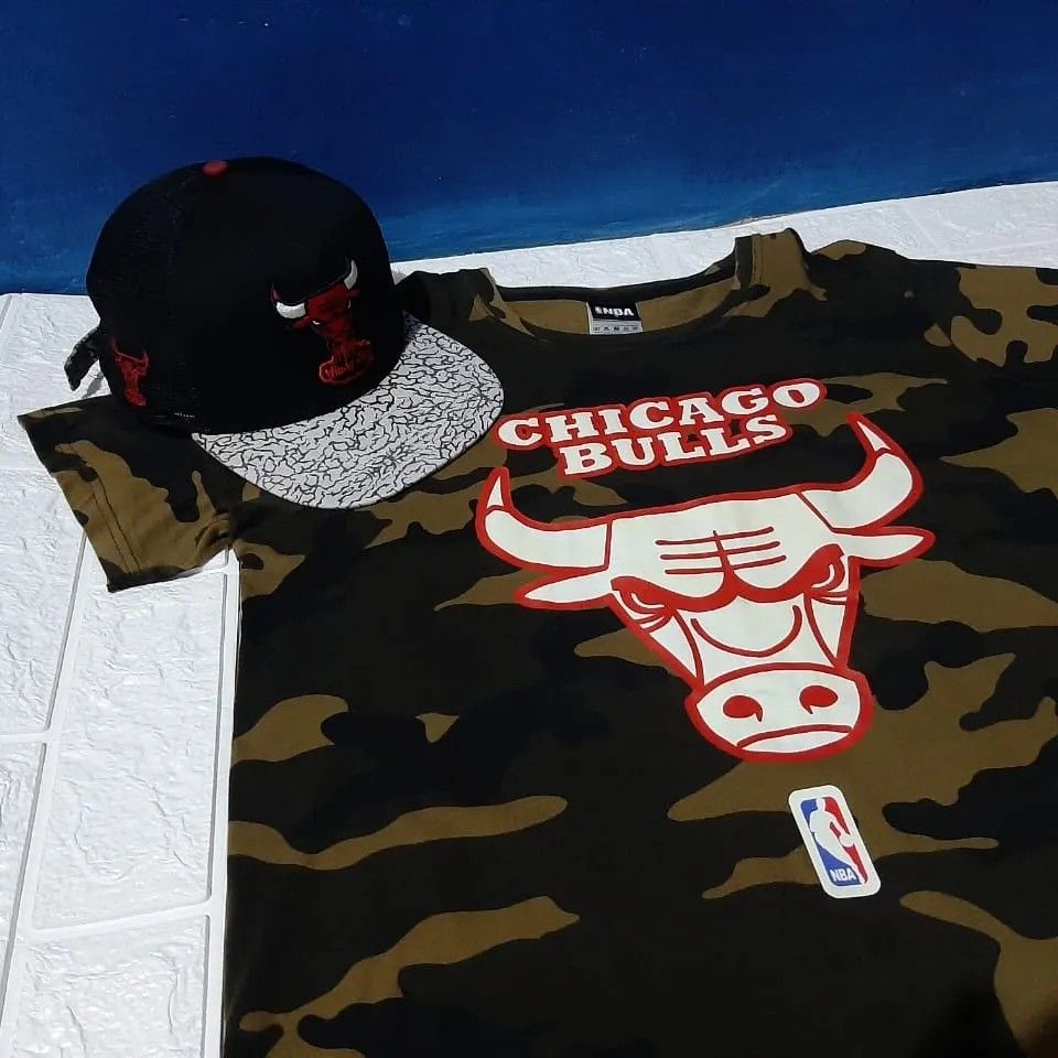 TOPI CHICAGO BULLS DAN KAOS CHICAGO BULLS not john deere visor pendek ...