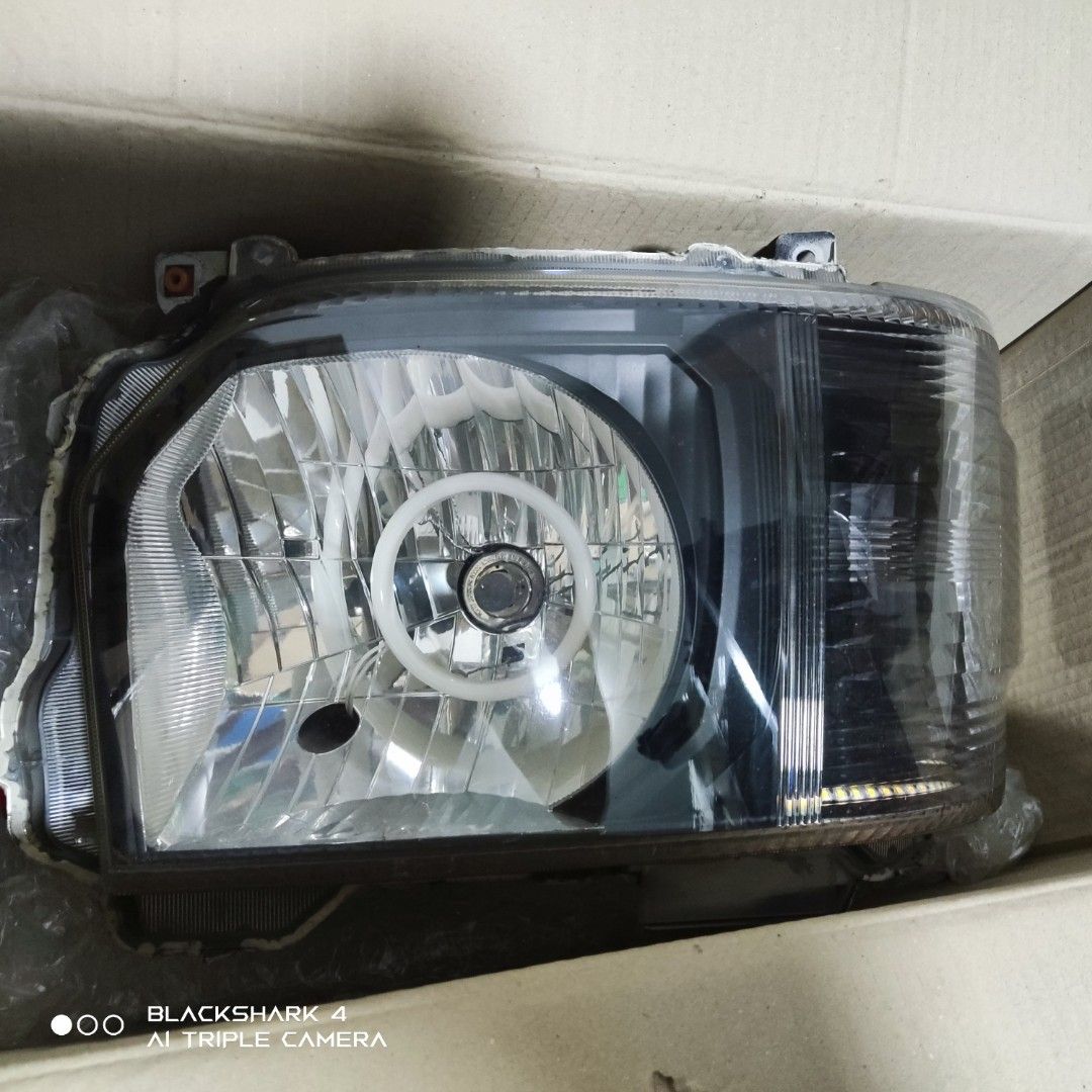 Toyota hiace headlights with Angel eyes and sequential turn signal, Car ...